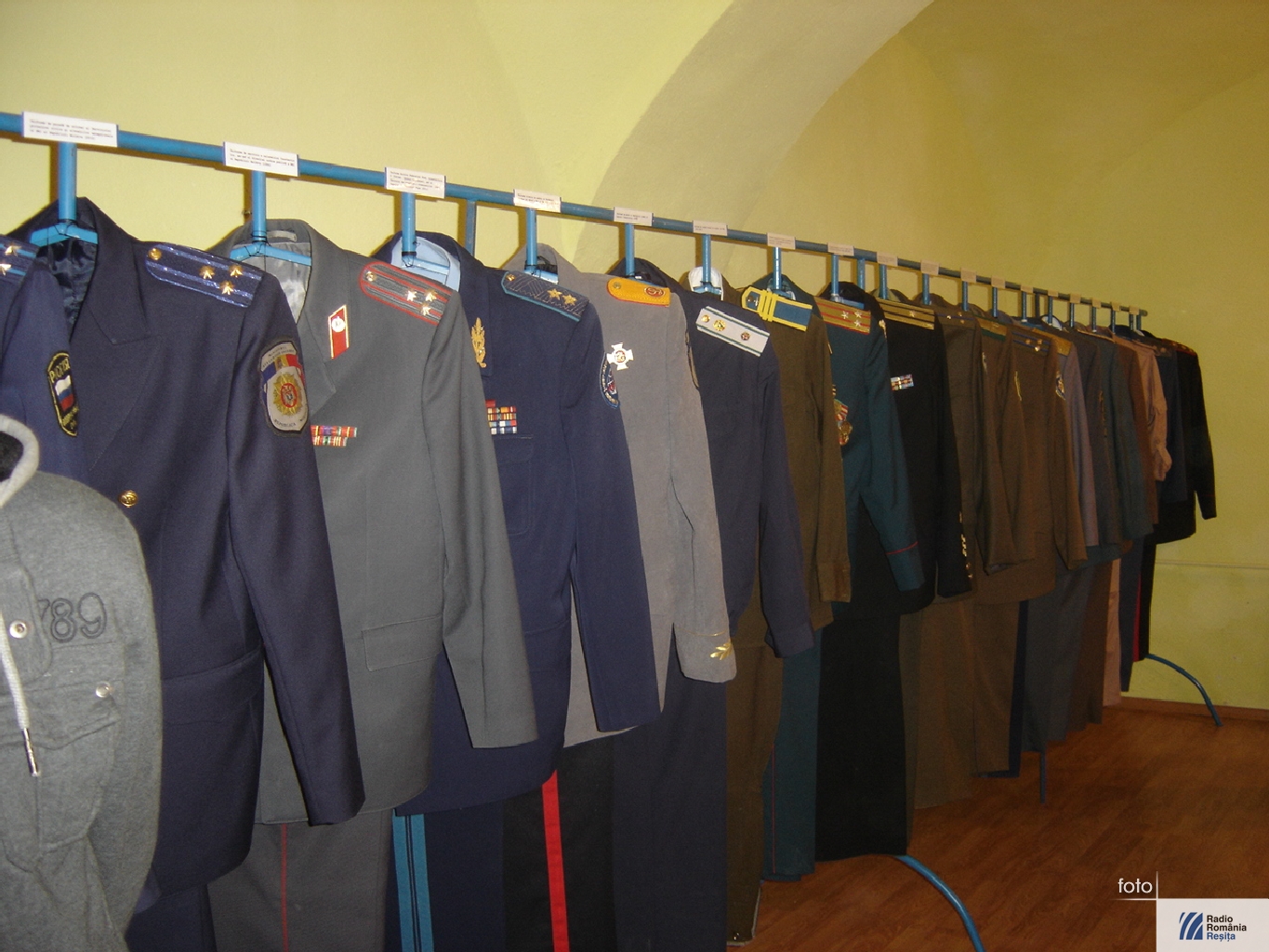[AUDIO] 130 de uniforme militare, expuse la Caransebeş » Radio România ...