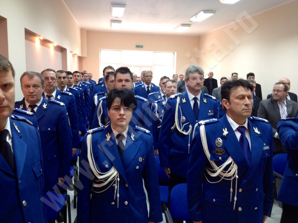 [FOTO] Jandarmii au îmbrăcat uniforma de gală » Radio România Reșița