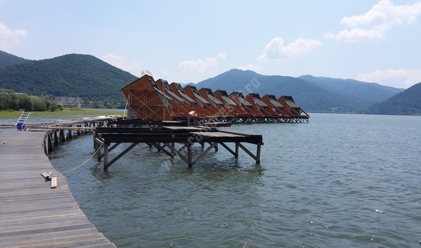 [FOTO] Staţiunea lacustră de la Berzasca va primi turişti de anul ...