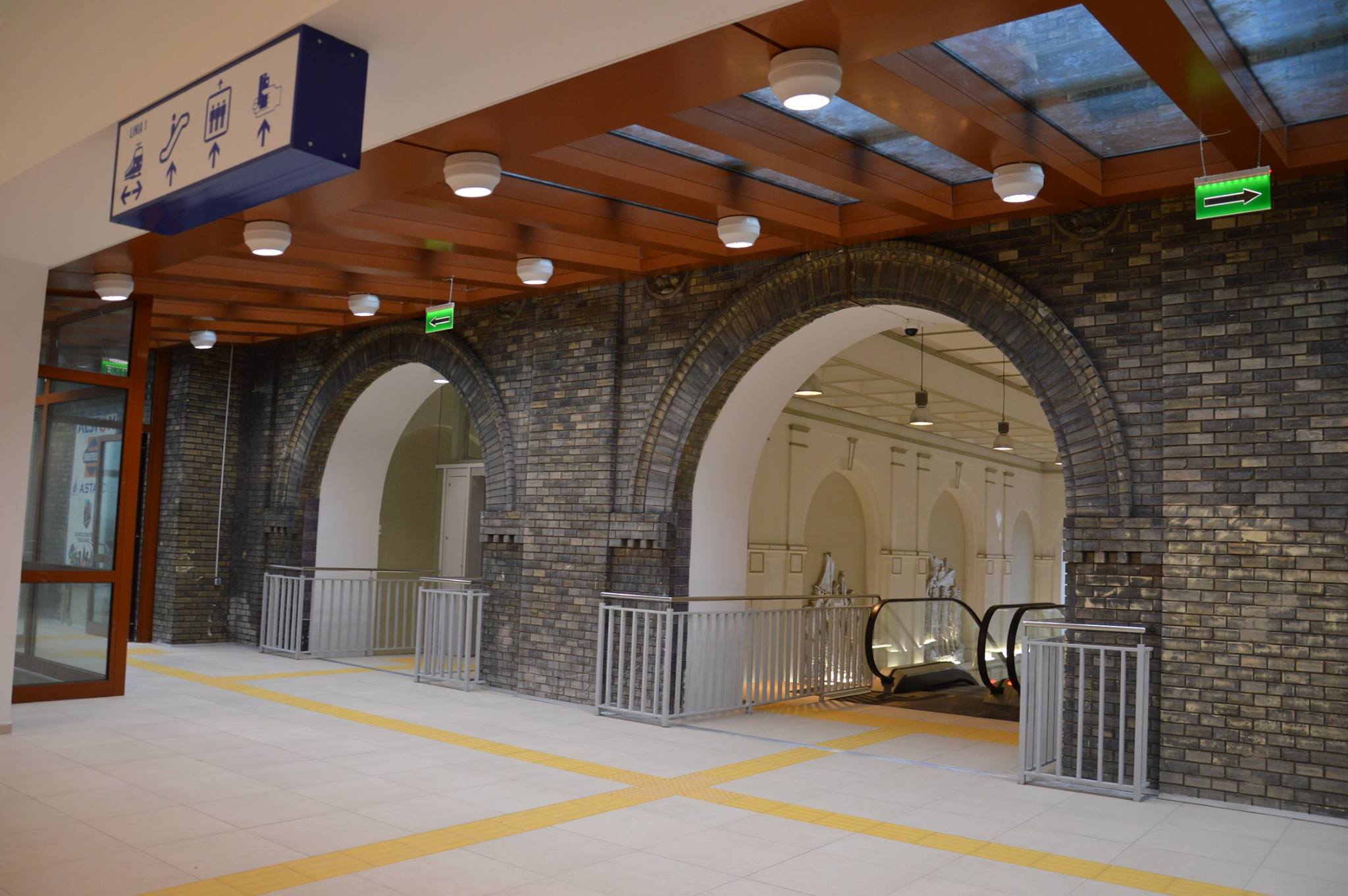 Aradul are cea mai modernă gară CFR din estul Europei. După trei ani de ...