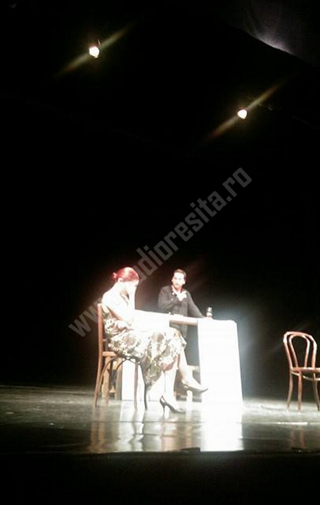 [FOTO-AUDIO] Încă o premieră la Teatrul de Vest din Reşiţa. "Cafeneaua ...