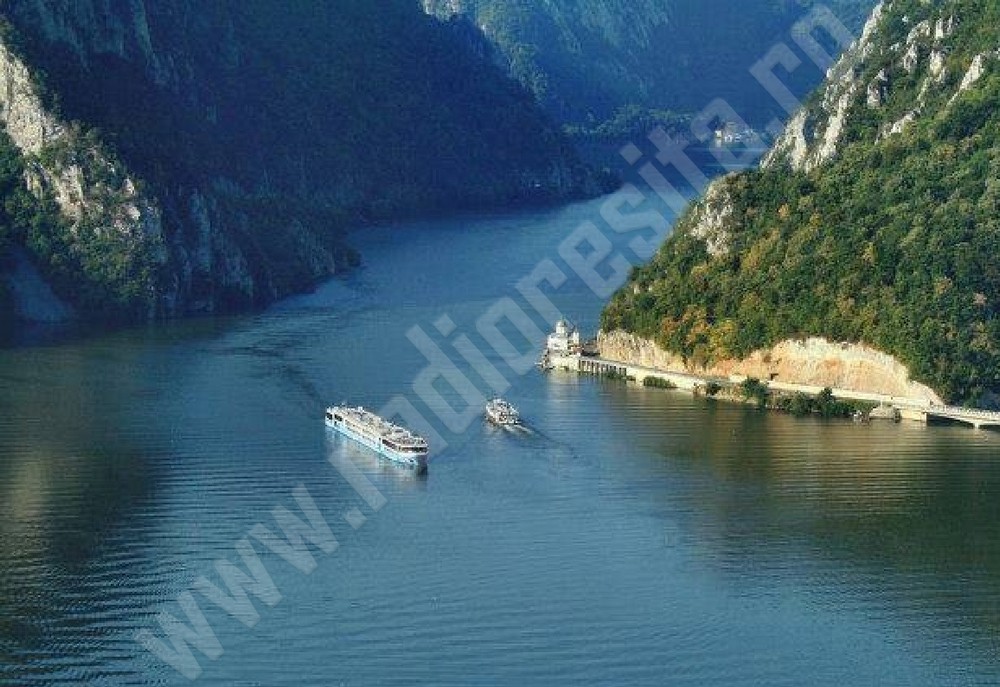 Dunărea sărbătorită astăzi. La Moldova Nouă turiștii se pot plimba cu ...