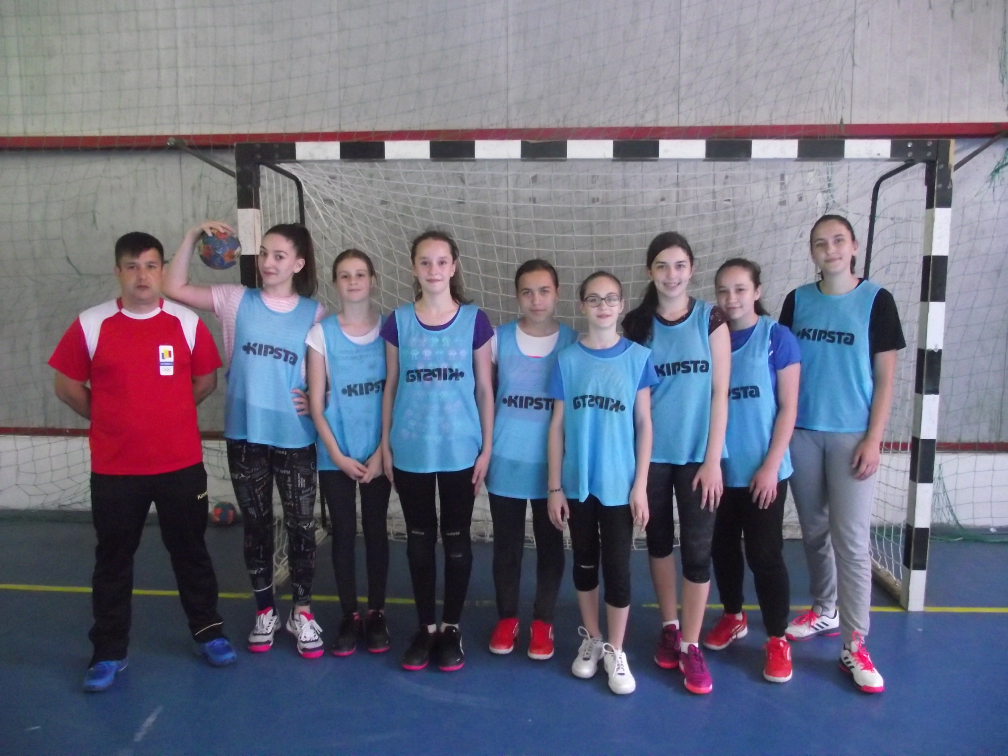 Echipa de handbal a Liceului HERCULES reprezintă județul Caraș-Severin ...