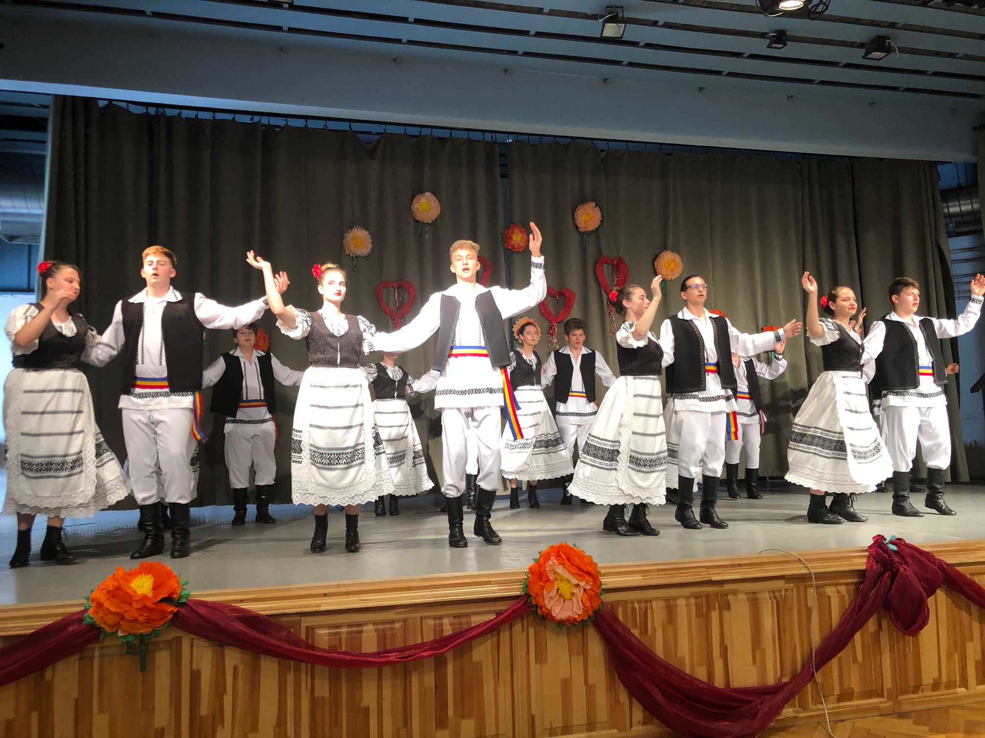Festivalul de folclor "Tradiţii Cărăşene" şi-a stabilit câştigătorii de ...