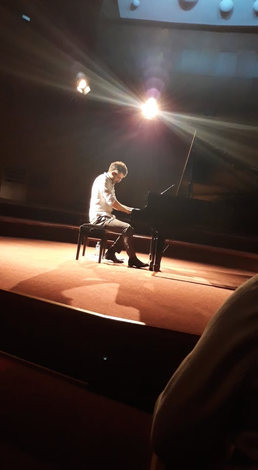 [FOTO] De la ora 22:15, la Boema, ne întâlnim cu pianistul Teo Milea şi ...