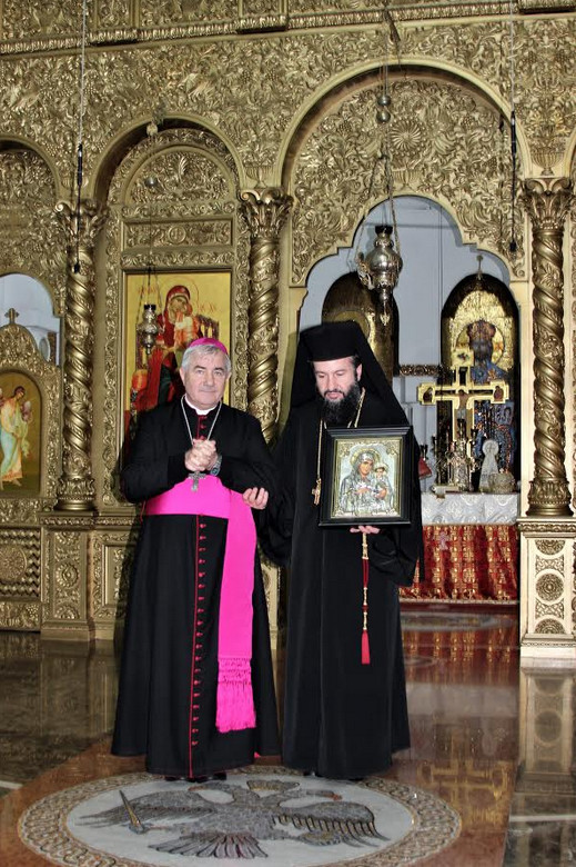 [FOTO] Ecumenism în Caraş-Severin: Doi episcopi se roagă, în acest ...