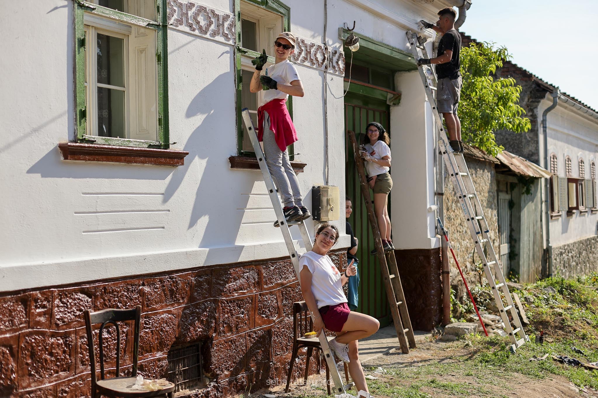 Color the Village la Ilidia un succes: 30 de case renovate în trei zile ...