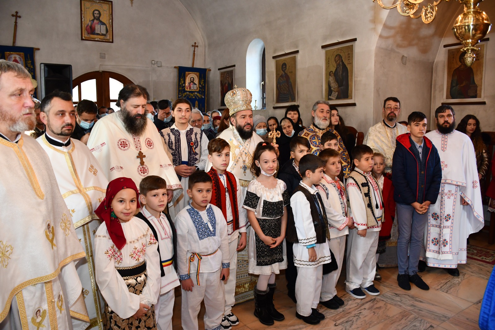 [AUDI0-FOTO] Sfânta Liturghie la Bocşa cu prilejul hramului în biserica ...