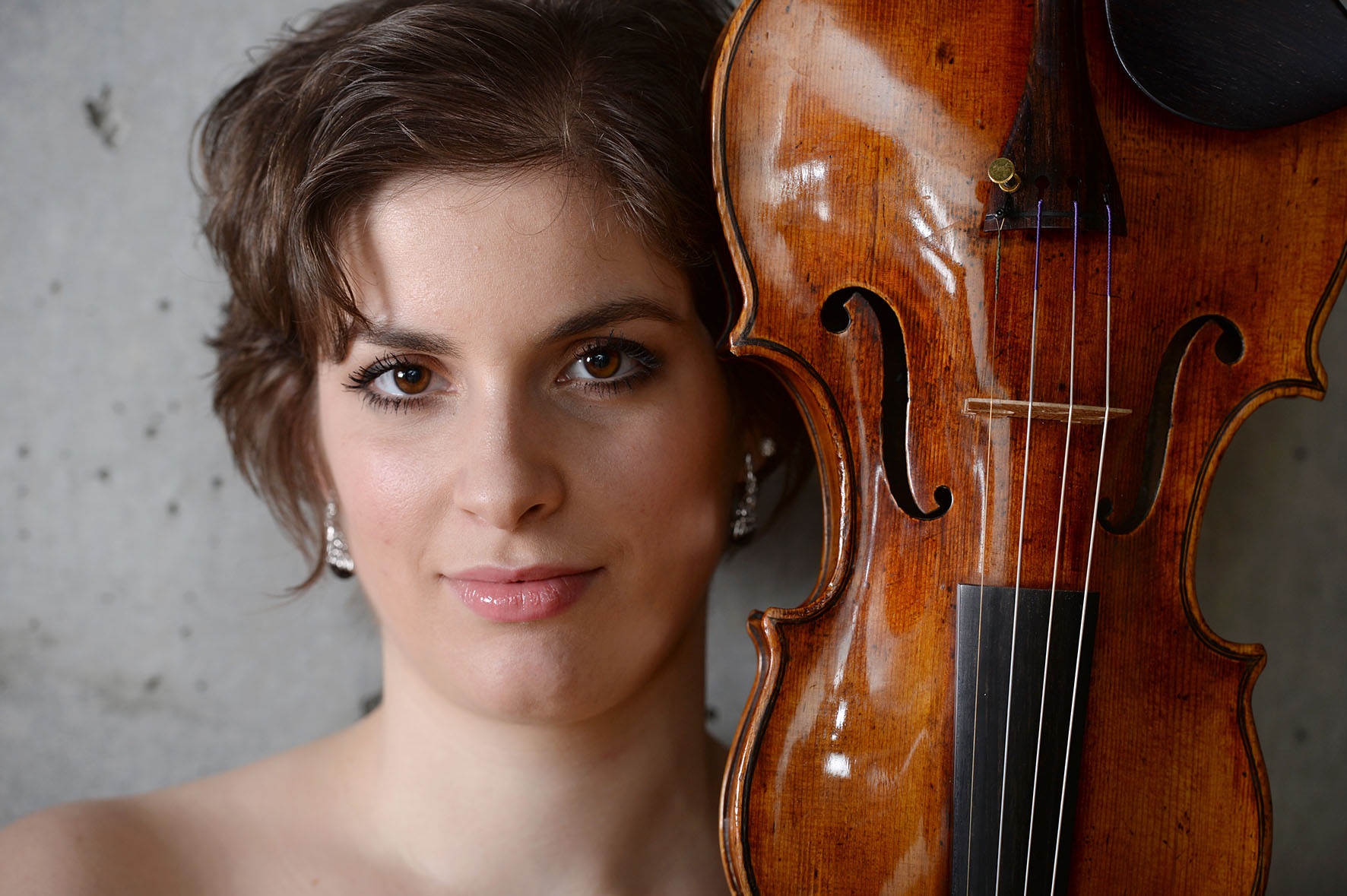 Violonista Ioana Cristina Goicea, invitată la Sala Radio » Radio ...