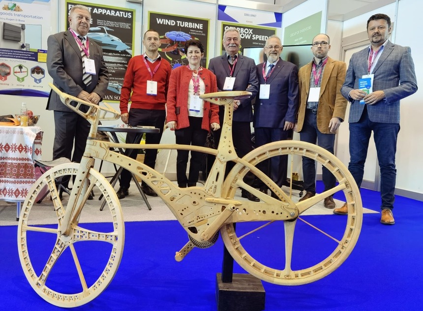 Cea mai uşoară bicicletă din lume, realizată de inventatori din Arad ...