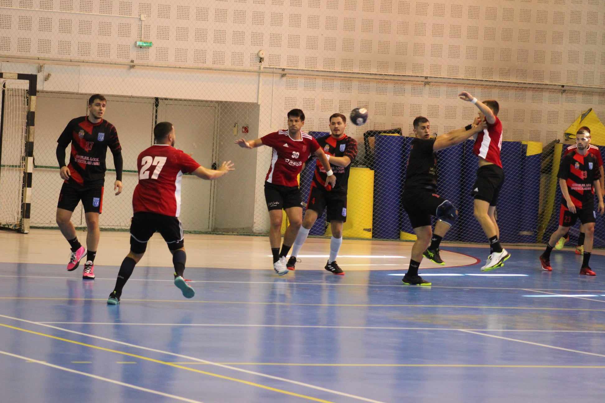 Handbal amical: CSM Reşiţa a făcut instrucţie cu Unirea Sânnicolau Mare ...