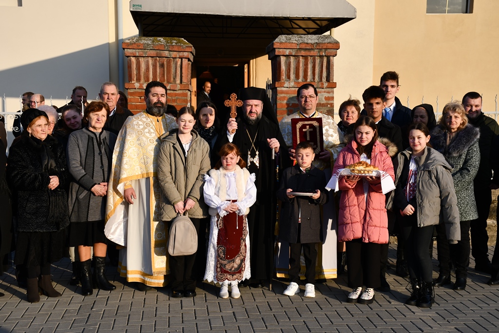 Binecuvântare arhierească în Parohia Buchin » Radio România Reșița