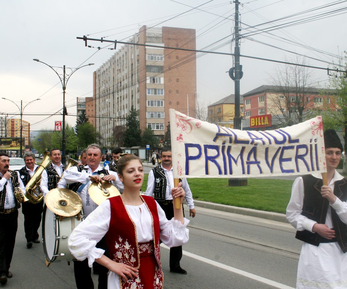 Alaiul Primăverii 2025 aduce spectacolul tradițiilor la Reșița: Peste ...