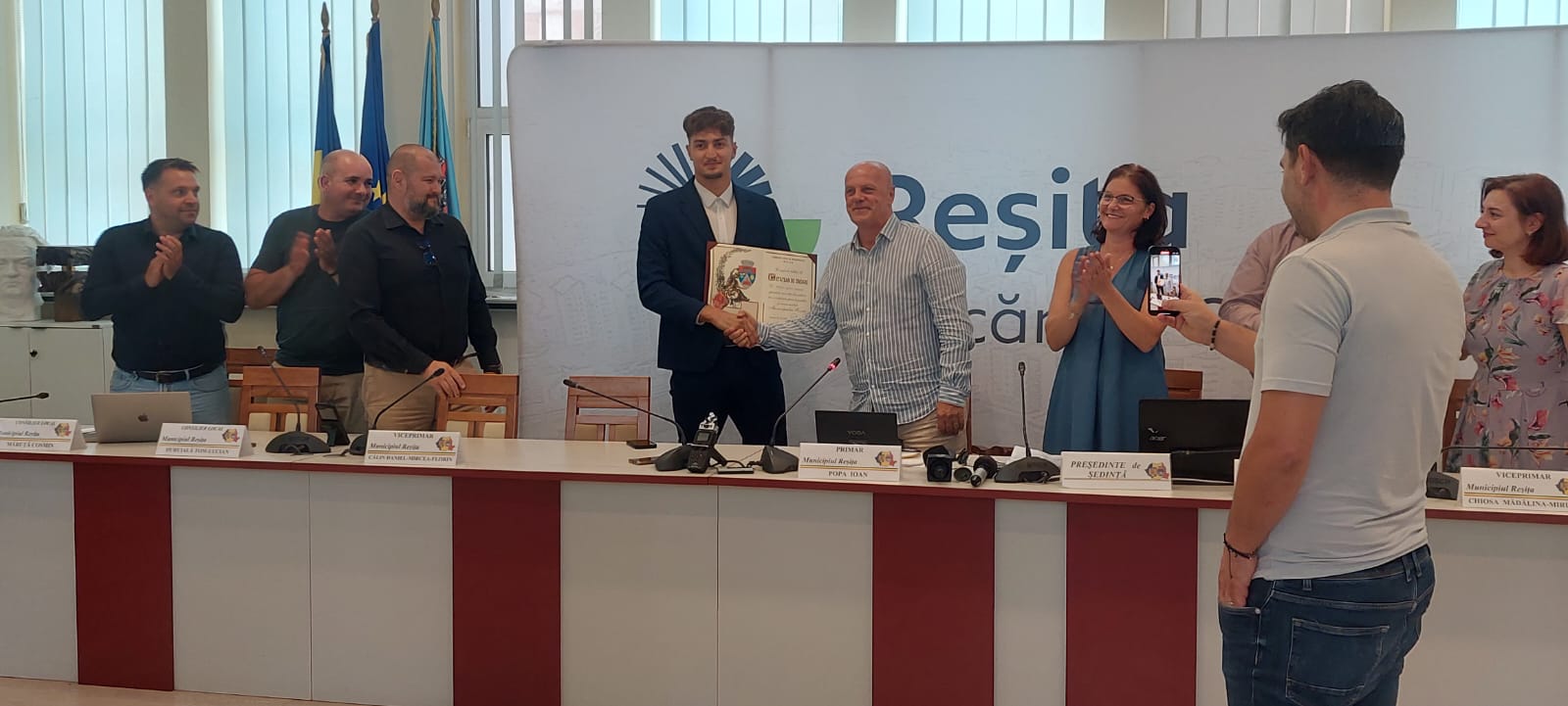 Reşiţeanul Denis Popescu a primit titlul de Cetăţean de Onoare al ...