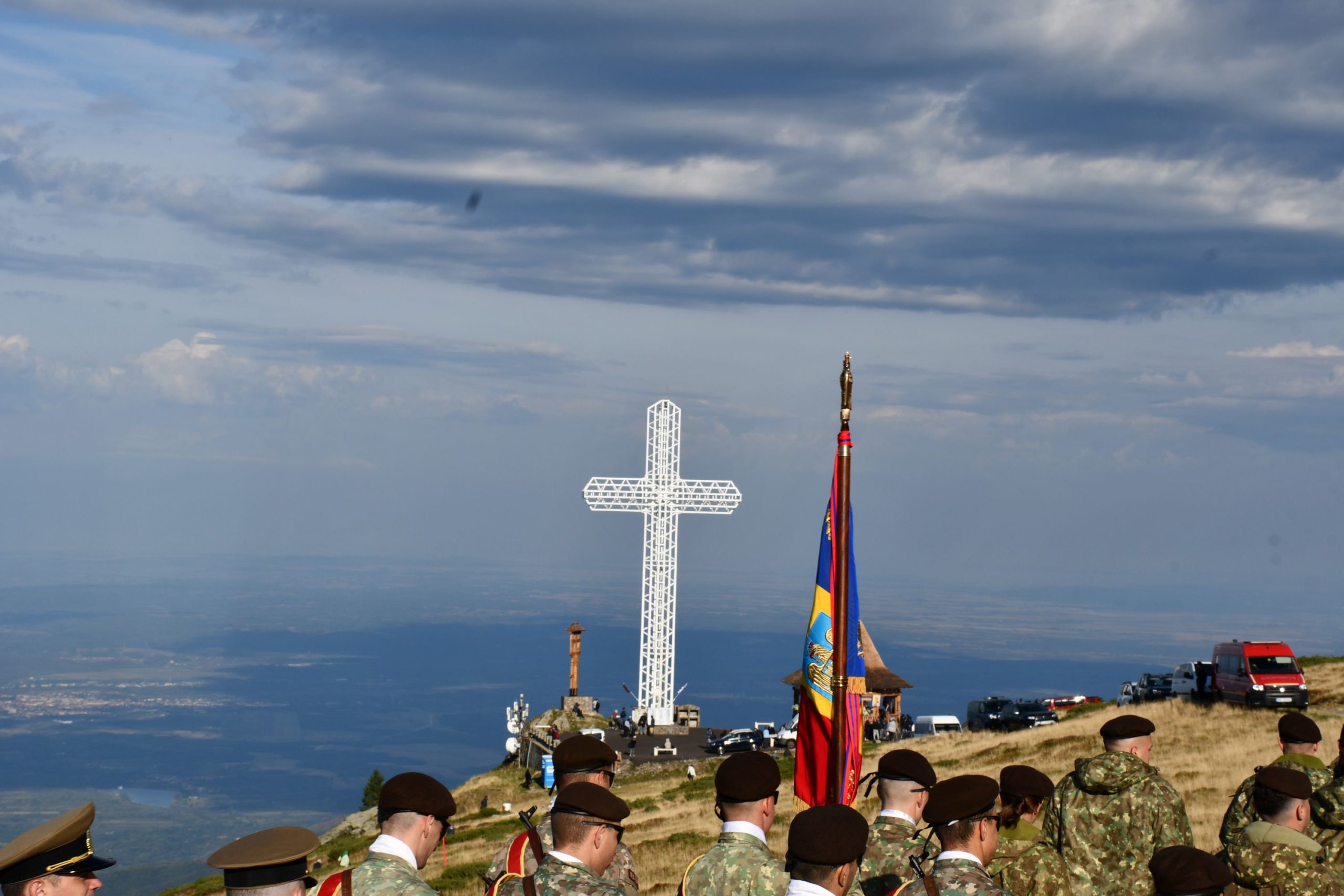 Două decenii de rugăciune și pelerinaj la Crucea-monument de pe Muntele ...