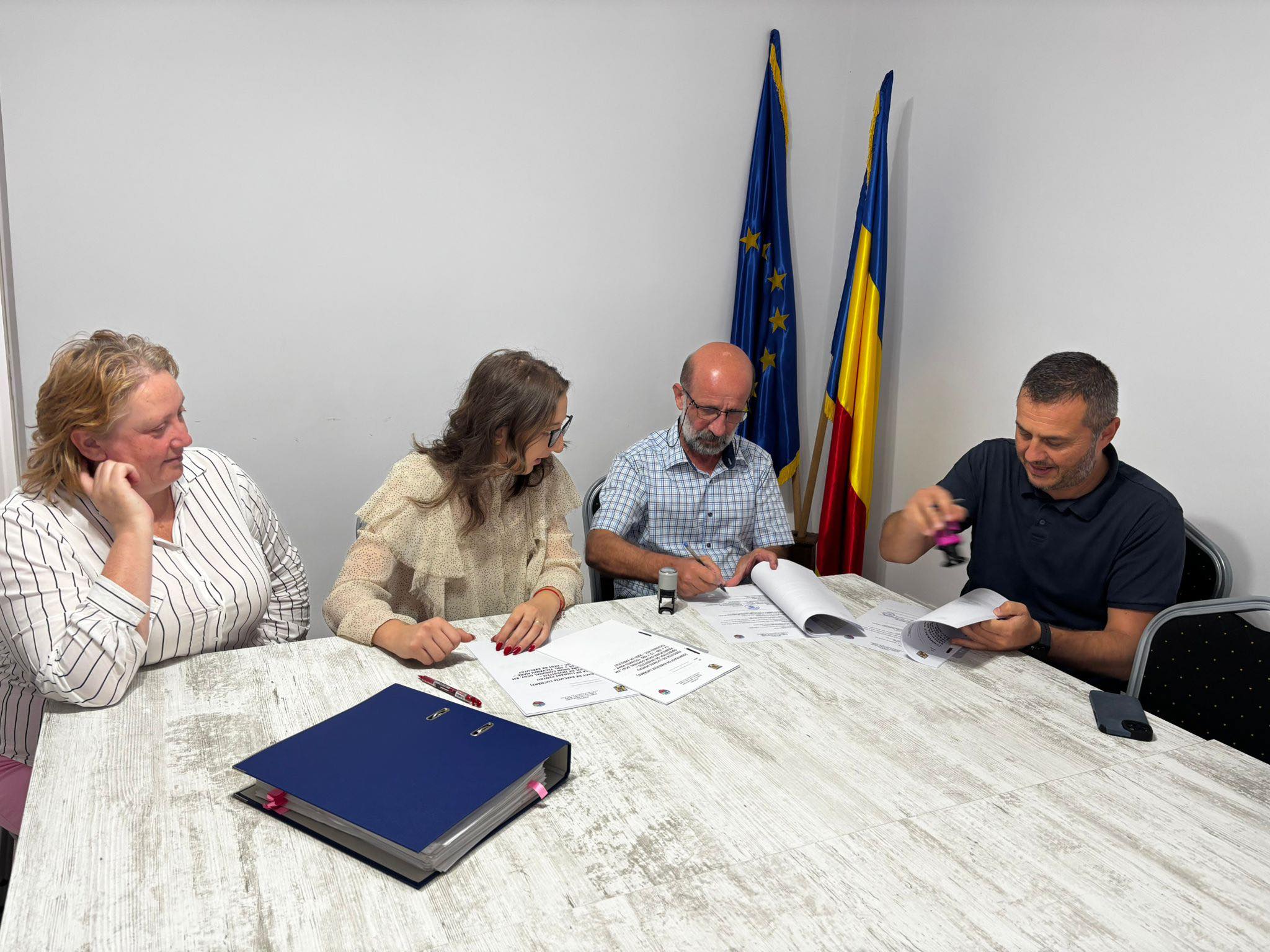 Contract semnat pentru reabilitarea Drumului Comunal DC67: Ticvaniu ...